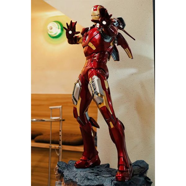 Quality Customized Life Size Super Hero Fiberglass Iron Man Sculpture for Home Decoration for sale
