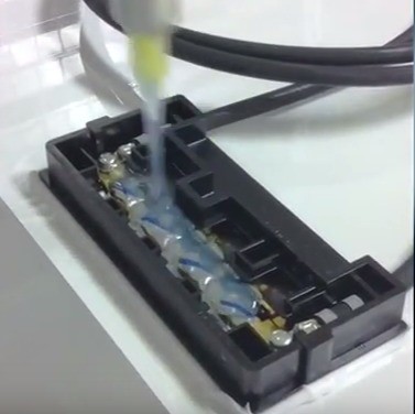 Quality Semi-Automatic Three-Axis Glue Dispenser for Precision Applications L610 X W500 for sale