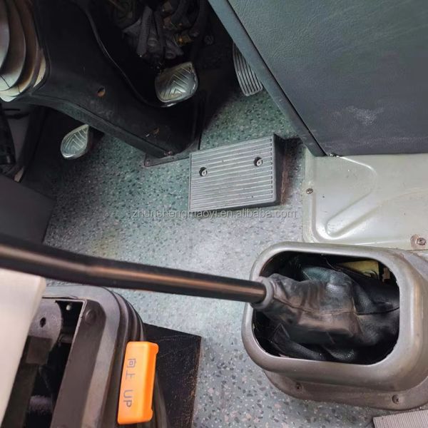 Quality 6-8L Engine Capacity LHD Yellow Second-hand School Bus for sale