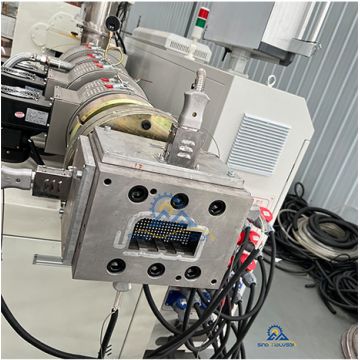 Quality 37kw Twin Screw Extruder WPC Solid Door Frame Extrusion Line for sale