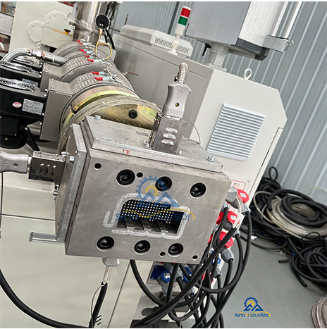 Quality 37kw Twin Screw Extruder WPC Solid Door Frame Extrusion Line for sale