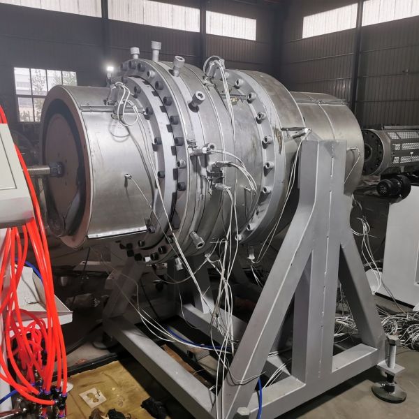 Quality Class HDPE Pipe Production Line for PE Plastic Processed and Separate Type Extruder for sale