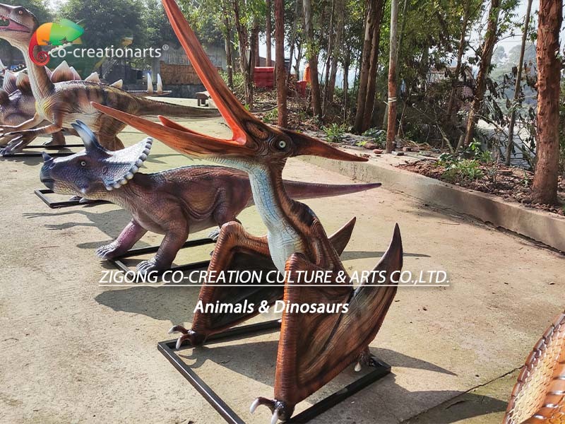 3D Fiberglass Realistic Looking Dinosaurs Struggled Pterosauria Statue ...