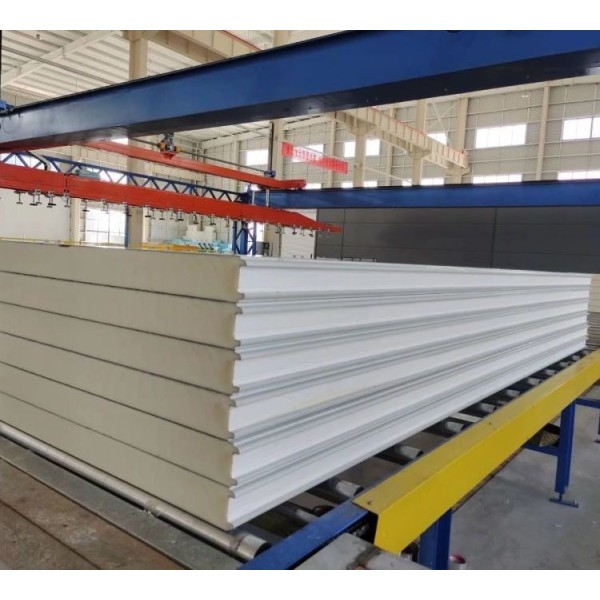 Quality B1 Grade Fireproof Rigid PU Sandwich Panel For Wall 950mm Width for sale