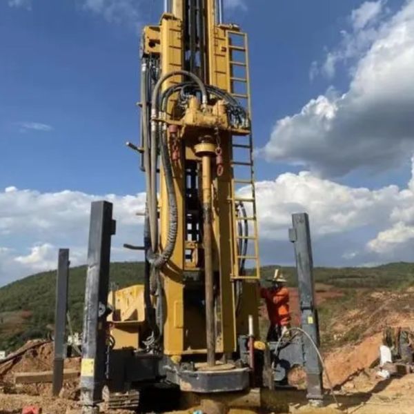 Quality Fully Hydraulic Small Water Drilling Machine for Deep Bore Drilling Diameter 105 for sale