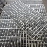 Quality Hot Dip Galvanized Steel Grating with 300 - 1000mm Width and 300 - 6000mm Length for sale