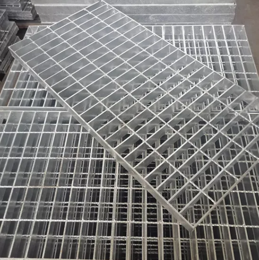 Quality Hot Dip Galvanized Steel Grating with 300 - 1000mm Width and 300 - 6000mm Length for Industrial Use for sale