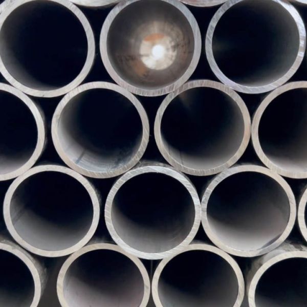 Quality 4140 Seamless Steel Oil Well Drilling Pipe with High Straightness and Quenched & Tempered for Durability for sale