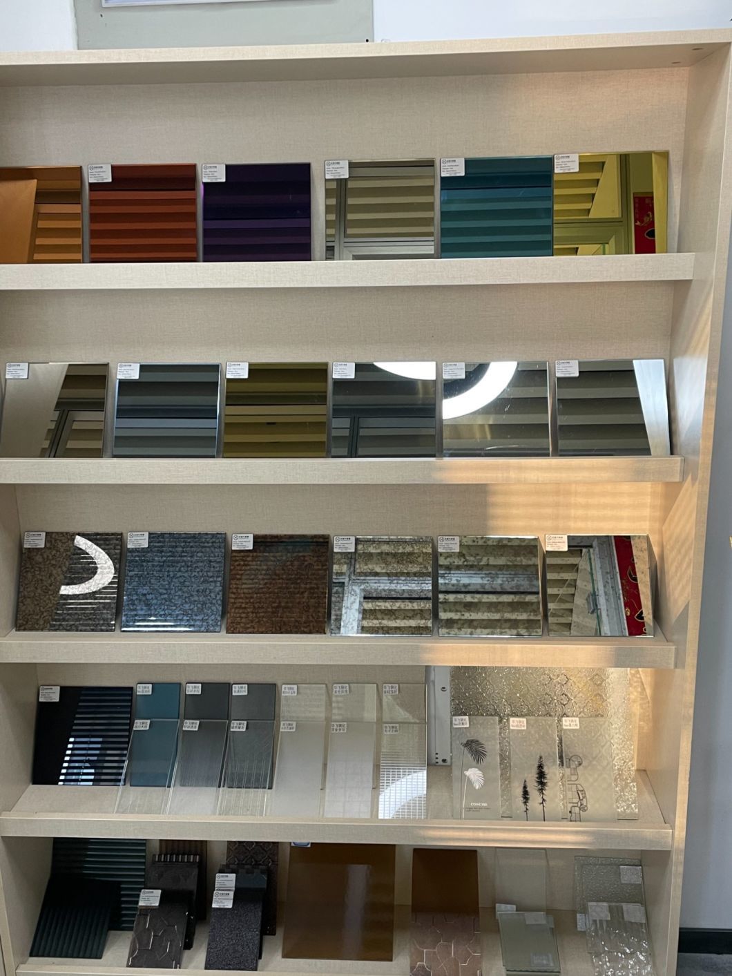 Ultra Clear Tinted Stream Pattern Glass Textured Cabinet and Door Glass Pane Design