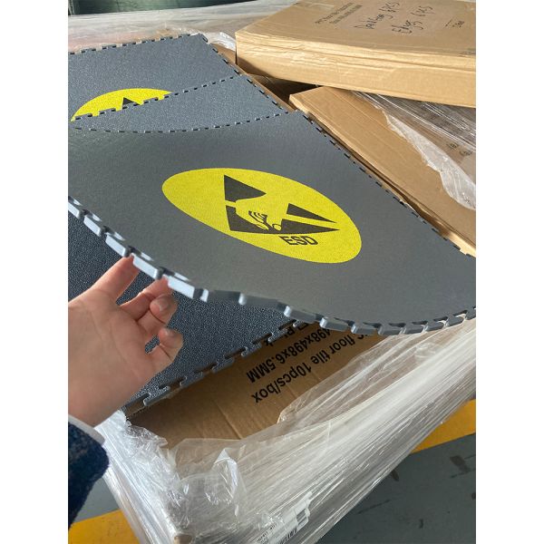 Quality 600x600mmx6mm Removable ESD Interlocking PVC Vinyl Floor for sale