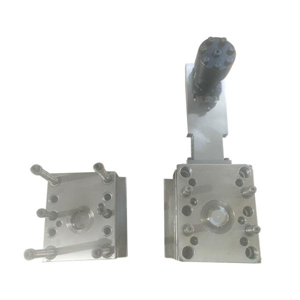 Quality 60mm Automotive Plastic Mould Round PP Cover On 160T Machine for sale