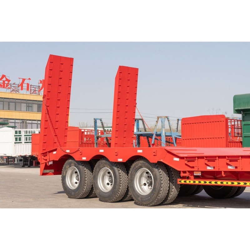 Hydraulic Steering 3 Axles Lowbed Semi Trailer for Sale