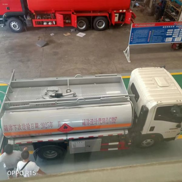 Quality Dongfeng 9.5 Cubic Meter General Liquid Transport Vehicle for sale