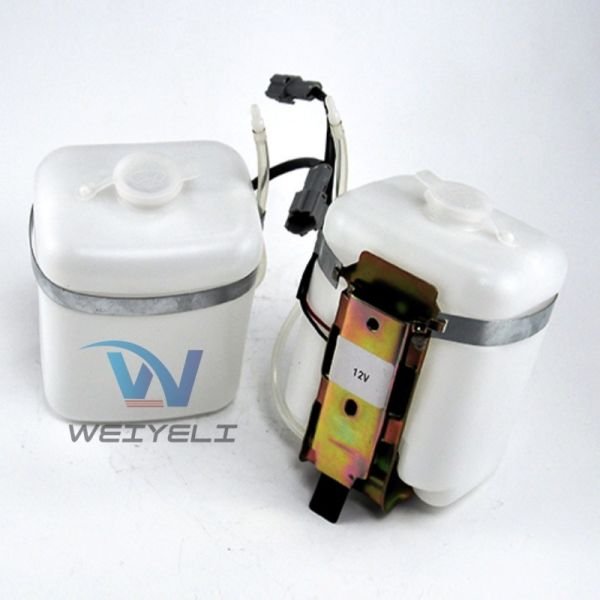 Quality Coolant Expansion Kettle XCMG12V/24V Washer Wiper Auxiliary Water Bottle Windshield Cleaning Spray Bottle for sale