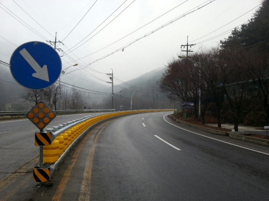 Safe Road Traffic Barrier EVA Material Safety Roller Barrier 4