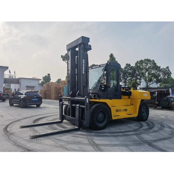 Quality Top- Second Hand Komatsu FD160 with Diesel Engine Power Source and 1150mm Fork for sale