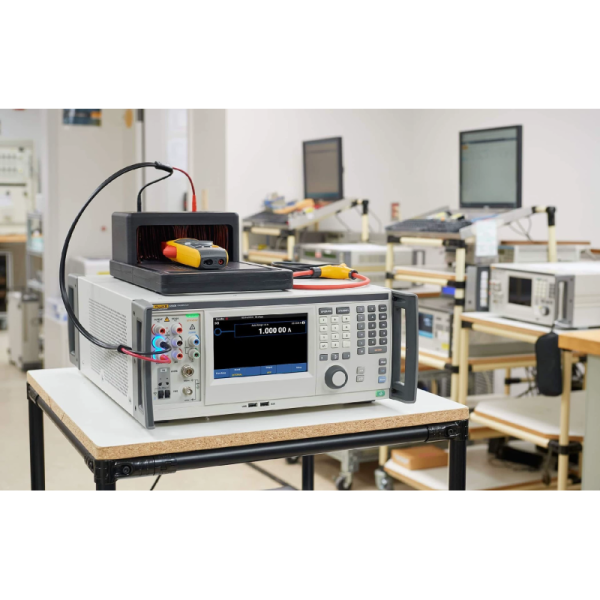 Quality 5560A High Performance Fluke Multi Product Calibrator 1020 V / 30 A for sale