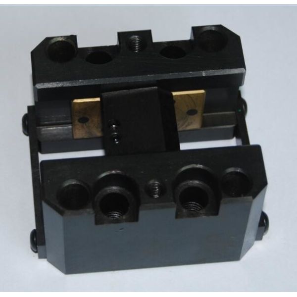 Quality SS400 Graphite Precision Plastic Mould Parts Oilless Slide Core Units for sale