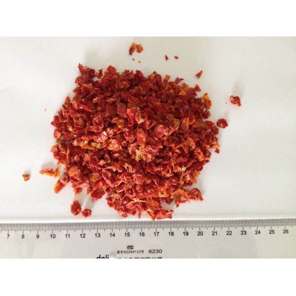 Quality 6x6mm Dehydrated Tomato Flakes / Sliced None Additives Eco Friendly for sale