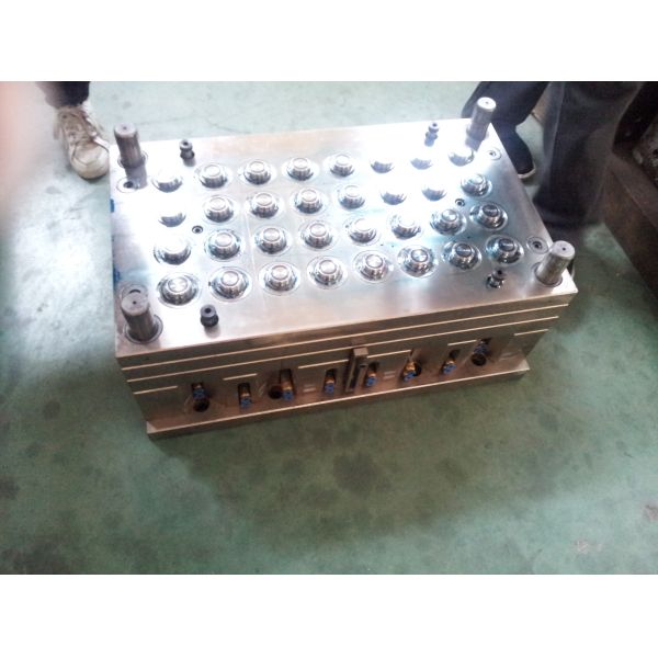 Quality Durable Plastic Cap Mould For Beverage Juice Bottle 28PCO CSD Cap Hot Runner for sale