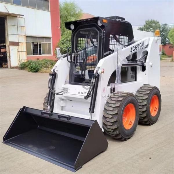 Quality Tipping Load 2160kg 0.6m3 Bucket XC760K Small Skid Steer for sale