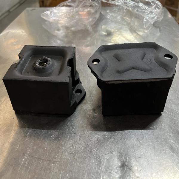 Quality Engine Front Rubber Support WG9770591001 HOWO Truck Parts for sale