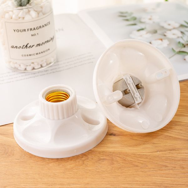 Quality White Flat Lamp Base Ceiling Type E27 Screw Style Lamp Holder with 220V Rated Voltage for sale