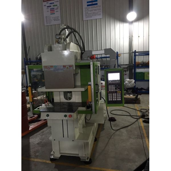 Quality VERTICAL standard plastic injection molding machine for electrical outlet for sale
