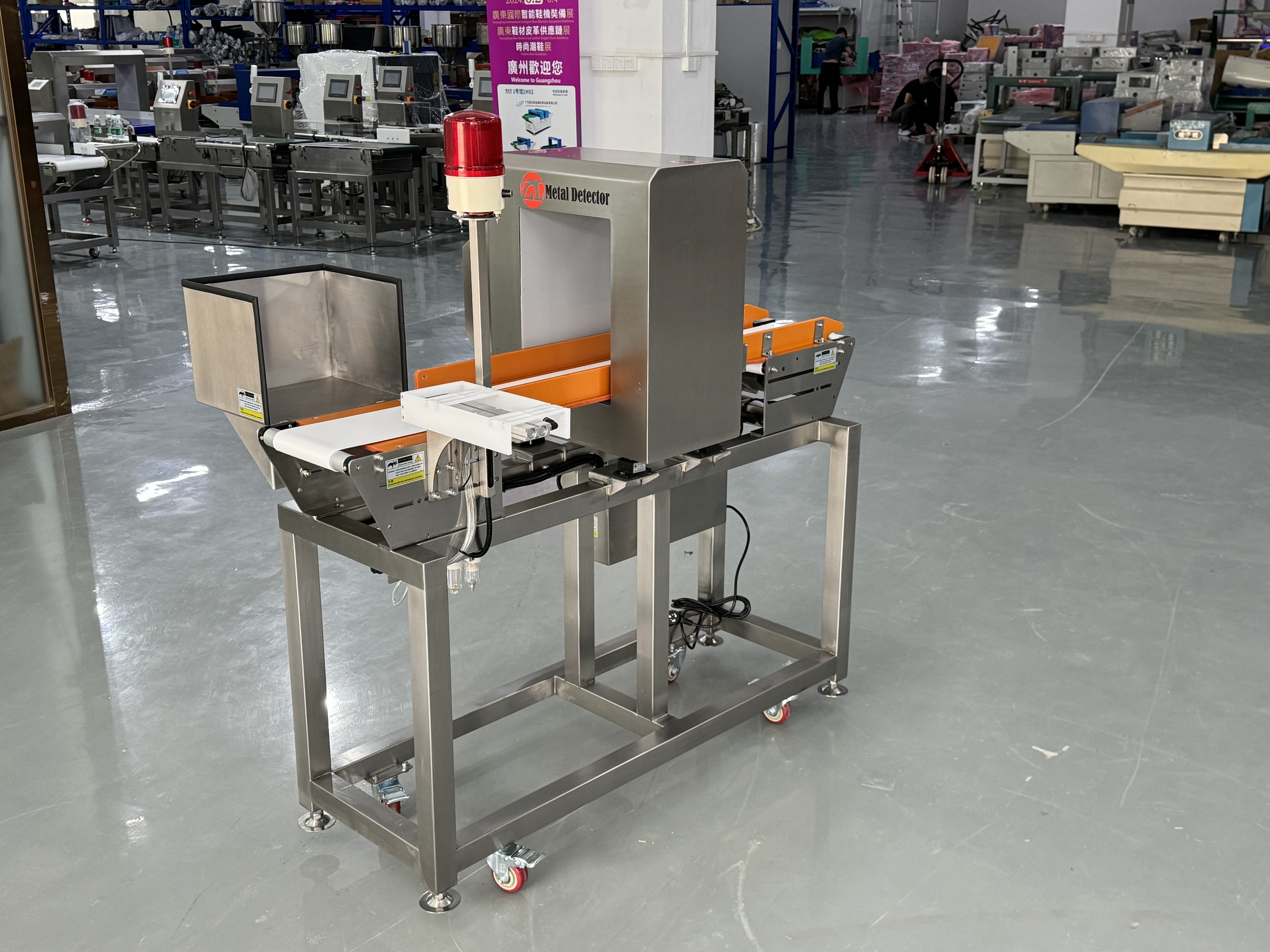 Quality Bottles Belt Conveyor Metal Detector Machine for Water Bottling Mini Bottle for sale