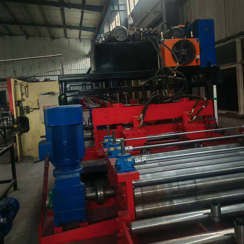 Hydraulic cylinder cutting type cable tray manufacturing machine in operation