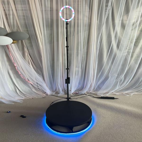 Quality Rotating Spinner 360 Selfie Photo Booth Machine With Bottom Light for sale