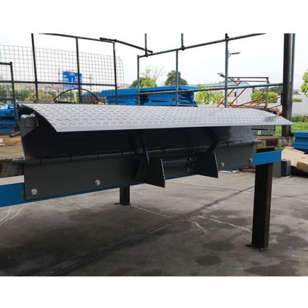 Quality Hydraulic Mechanical Dock Leveler Anti Skid Diamond Platform No Need Electric for sale