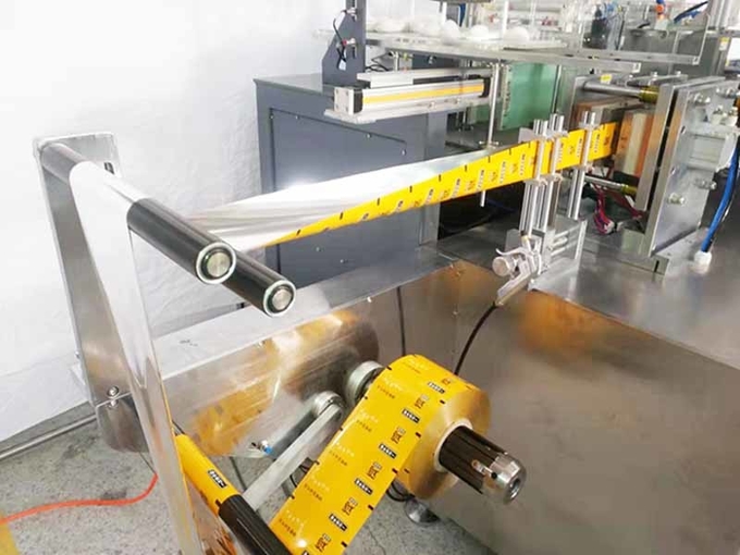 Servo Driven 1 Pair CPE Glove Folding Packing Machine 4 Side Plastic Film Pack 1