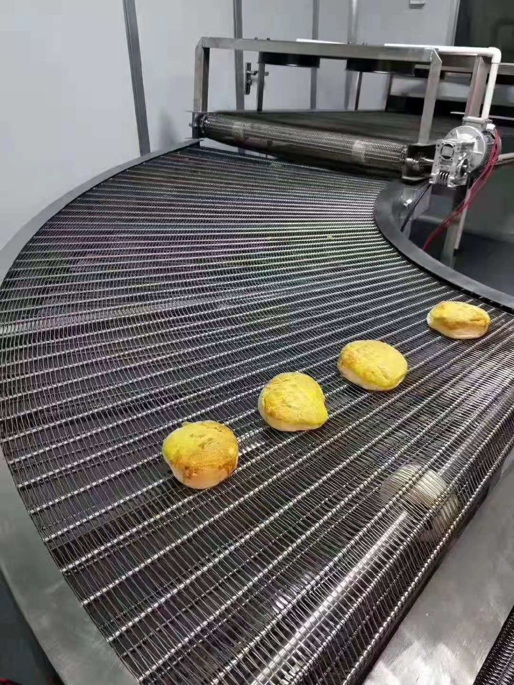 Chain Plate Conveyor with 90 Degree Turning Used in Small Workshop