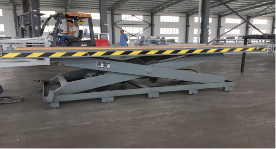 Hydraulic elevator table showing detailed construction and components