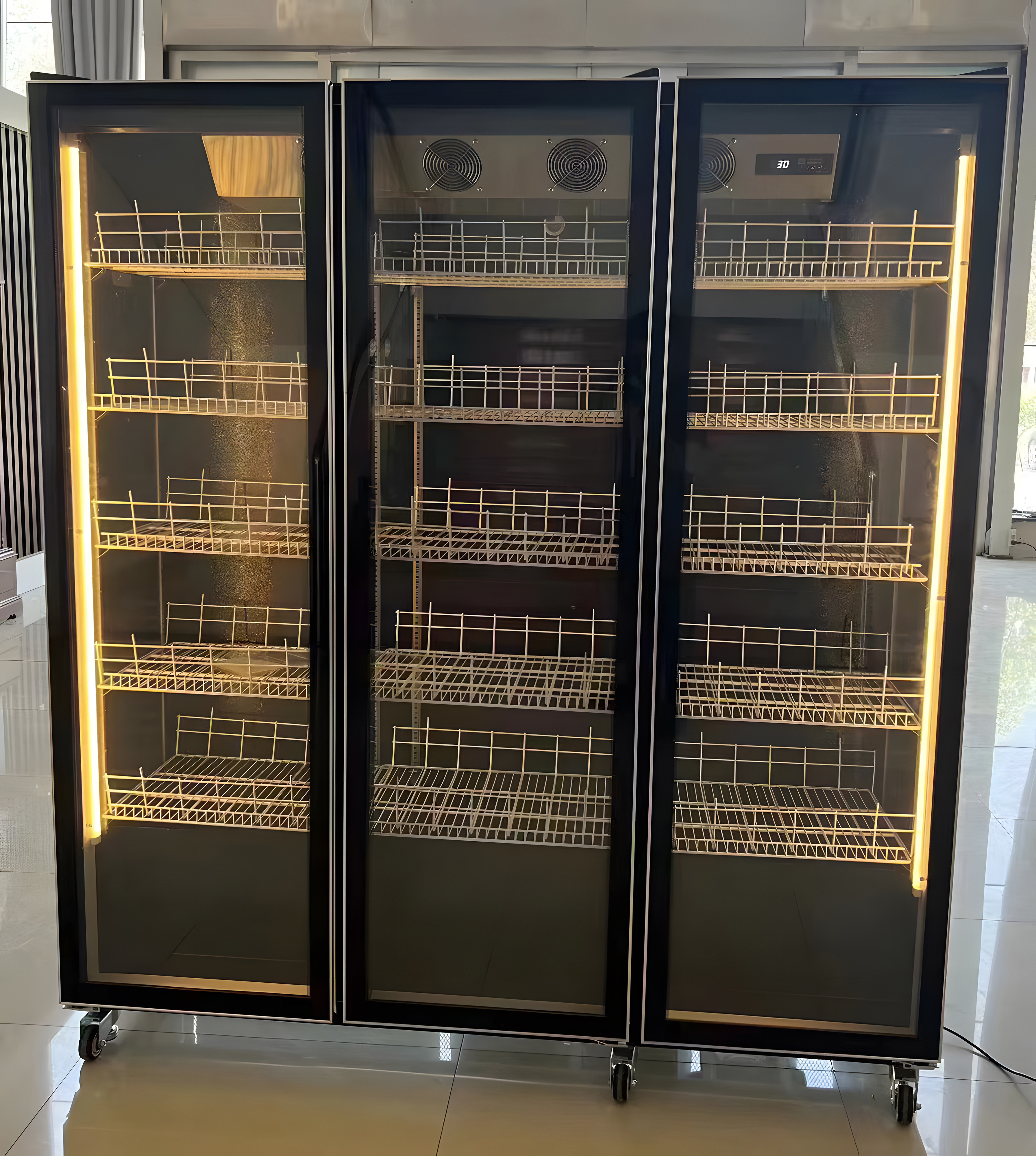 Quality Single-Temperature Capacity or customized Wine Display Refrigerator with LED for sale