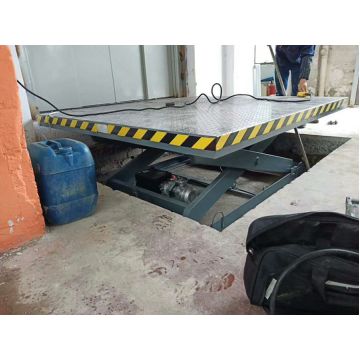 Quality Forklift Loading Warehouse Hydraulic Dock Lift Use Schneider Control System for sale
