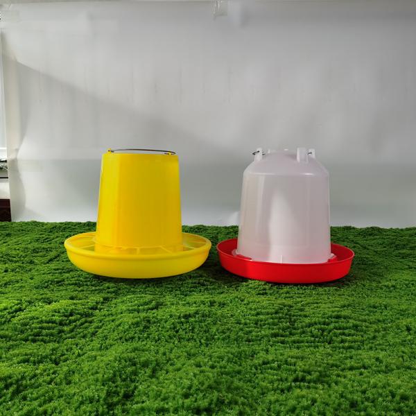Quality Modern Round Plastic Poultry Ration Feeding Bucket Durable Design For Optimal for sale