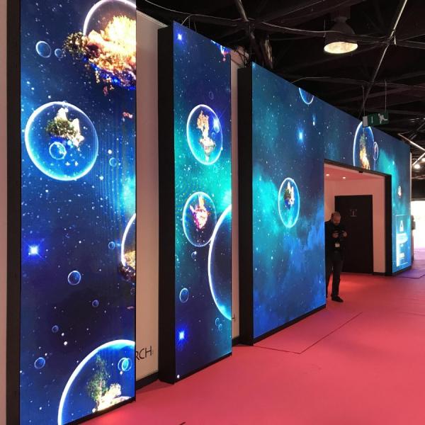Quality Customizable Indoor LED Display Screen Seamless Splicing P2.5 LED Display for sale