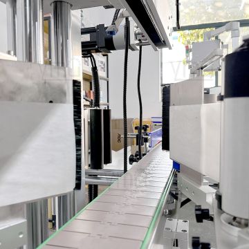 Quality YM620 Automatic Square Bottles Label Applicator Jerry Can F-Styel Jugs Two Heads for sale