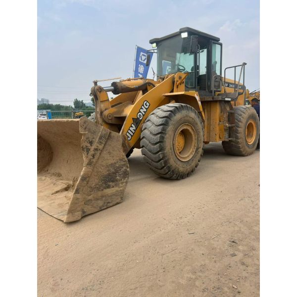 Quality Premium Used Jingong 757 Loader, equipped with classic Weichai power and brand-new tires, delivering efficient and worry-free construction performance. for sale
