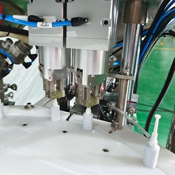 Quality 400 KG Capacity Glue Bait Syringe Filling and Capping Machine ± 1% Filling for sale