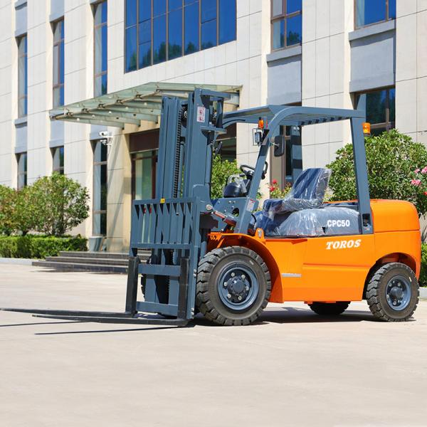 Quality Hydraulic Transmission Small Diesel Forklift Truck Easy To Maneuver for sale
