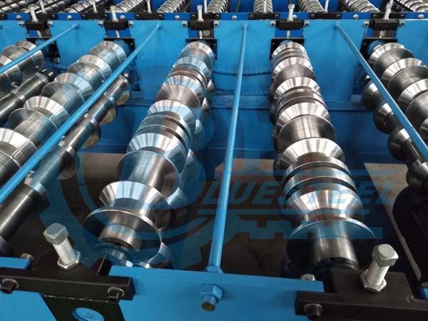 Quality Galvanized Steel Trapezoidal Roofing Roll Forming Machine With Hydraulic for sale