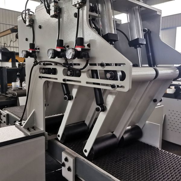 Quality Power 18.5kw Automatic Woodworking Horizontal Band Saw for Precise Square Wood for sale