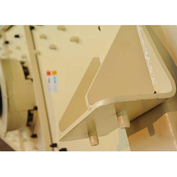 Quality Welding Frame Vibrating Screen Machine 300TPH Self Centering Style NSK SKF for sale