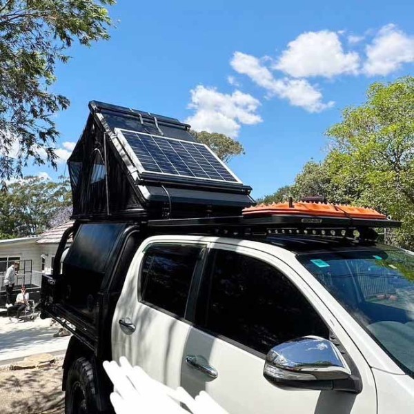 Quality UV Resistant Hard Shell Rooftop Tent Waterproof 3-4 Person 4x4 Rooftop Tent for sale