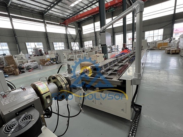 Quality Siemens PLC Control WPC Solid Door Frame Making Machine 150-240kg/H for sale