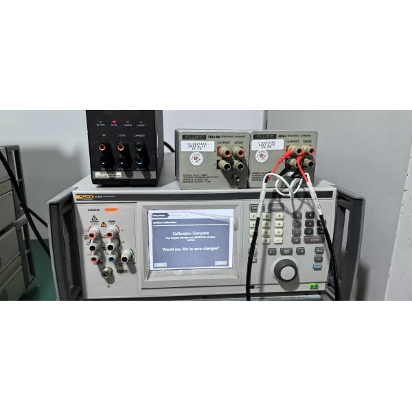 Quality 1100 V / 2.2 A Ultra High Accuracy Multi Function Calibrator Fluke 5730A for sale