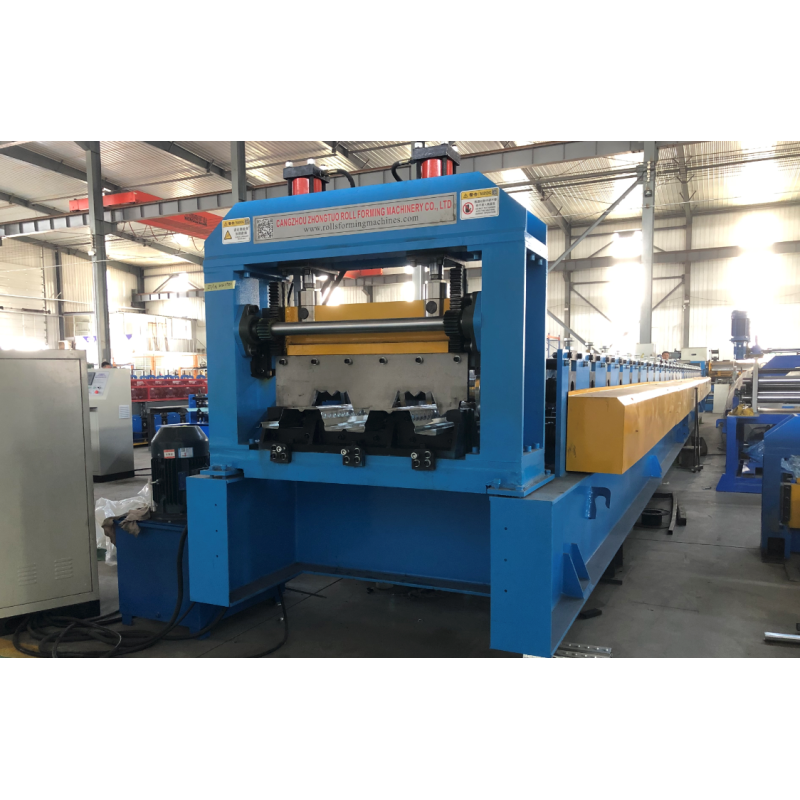 Metal decking machine